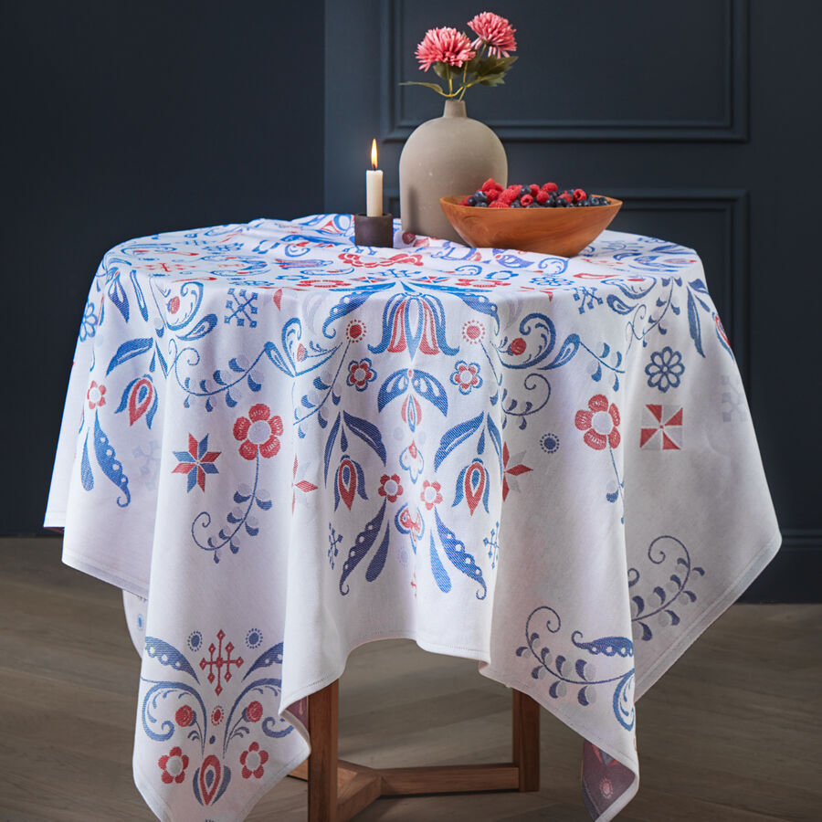 Handwerklich gefertigte Tischdecke aus Schweden - Julia Grote ...